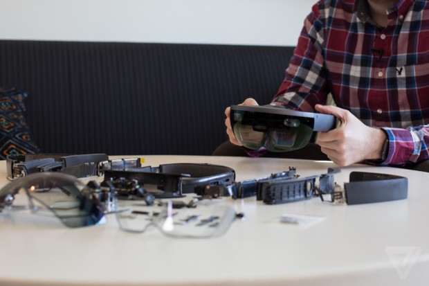Here are the full specs of the Microsoft Hololens