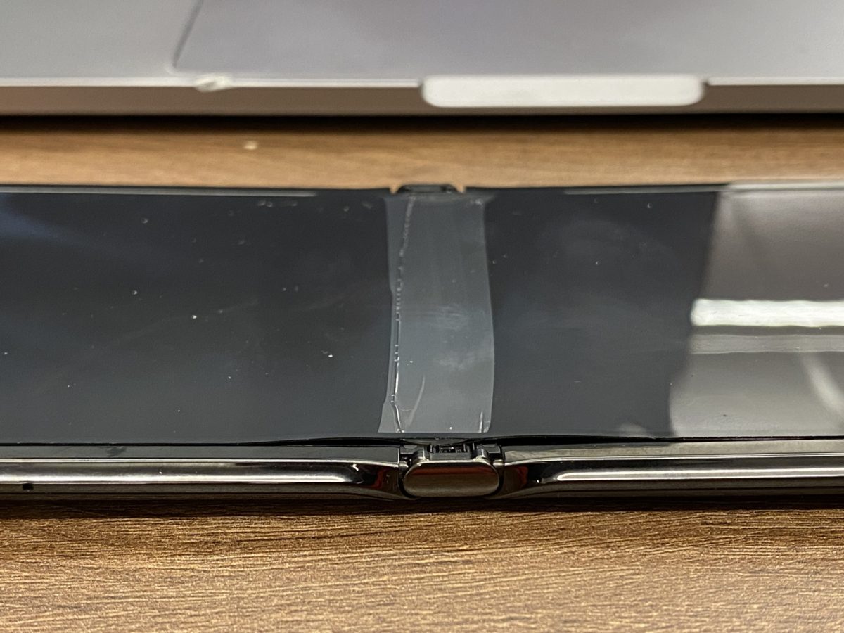 Motorola RAZR's display is breaking and peeling after a week's use