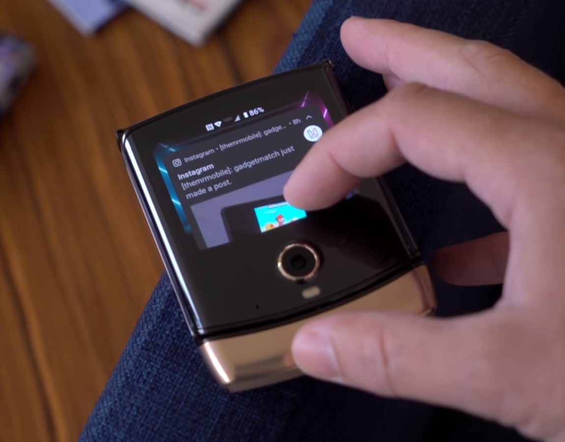 Motorola RAZR launched in a new blush gold colour