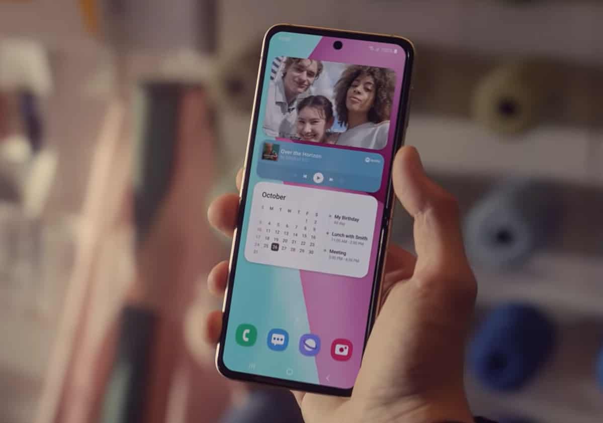 One UI 6.1 will let you install custom clock fonts on lock screens